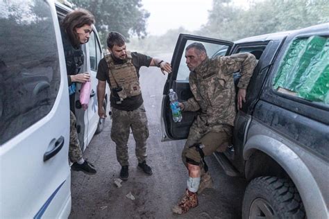 Russia Uses Injured Soldiers Pows In Human Wave Attacks Telegraph Reports