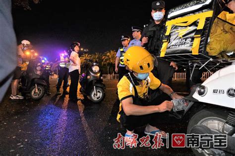 雷霆出击！南宁警方出动大批警力，严查这些行为民警南宁市新浪新闻