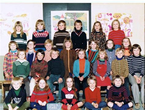 Photo De Classe Cmi De 1979 Ecole Primaire Cerisy La Foret Copains