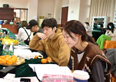 Pin By Overbite Lunar🌜 On 무드 Cute Couples Kissing Secret Cute