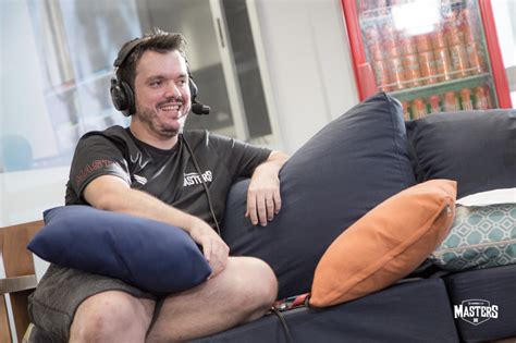 Gaules foi o segundo streamer mais assistido no mundo em março na