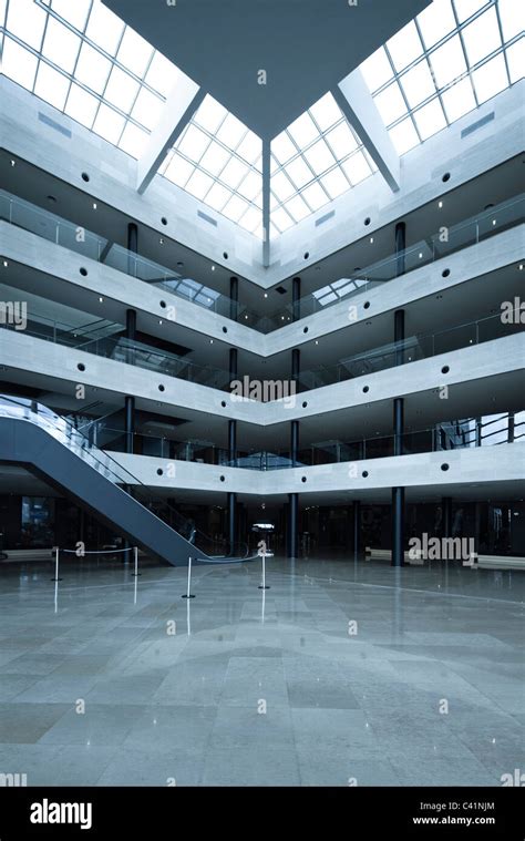 Atrium hi-res stock photography and images - Alamy