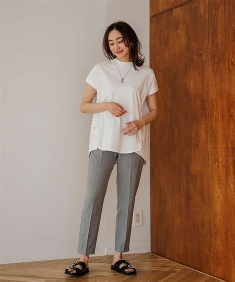 Emma Taylor（エマテイラー）の「パール釦スリットカットソー（tシャツカットソー）」 Wear
