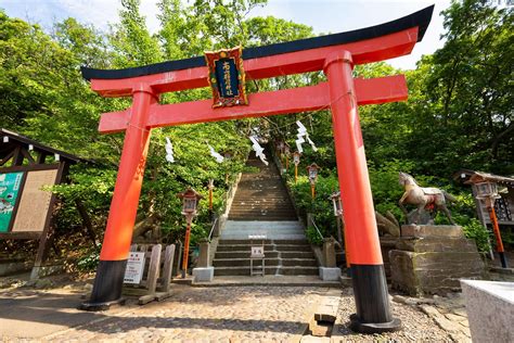 青森县津轻市高山稻荷神社：千本鸟居，宛如游龙
