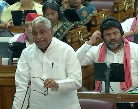 Samajwadi Party Rebel Mla Seen With Raja Bhaiya In Up Assembly Session