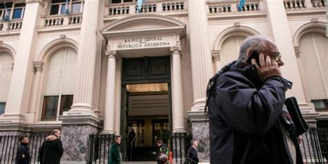 Devaluación Y Suba De Tasas Las Primeras Medidas Del Bcra Tras Triunfo