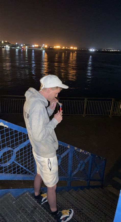 Lee Mcqueen 🔞 On Twitter Smoking By The River Is So Pretty Tina