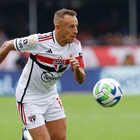 Rafinha Lamenta Bobeira Em Gol Sofrido Pelo S O Paulo Na Argentina