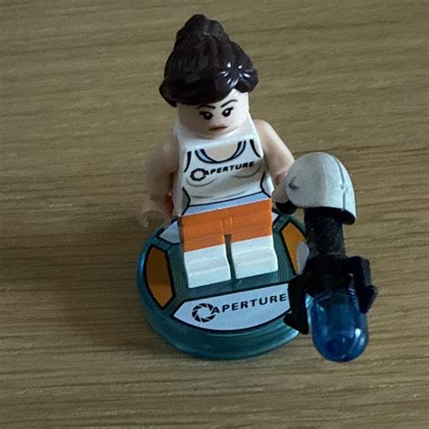 Lego Dimensions Portal 2 71203 Chell Minifigure And Disk Ebay
