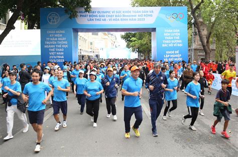 Sôi động Ngày chạy Olympic Vì sức khỏe toàn dân