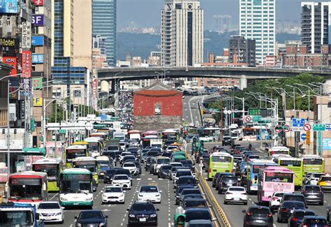 連假首日全台濕冷 國5、蘇花路廊湧南下車流 好房網news