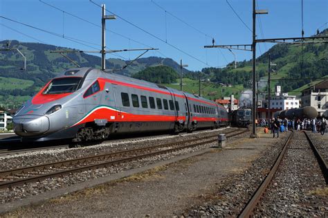 Sbbfs Am 21 Mai 2016 Kam Es Im Bahnhof Schwyz Zu Einer Begegnung