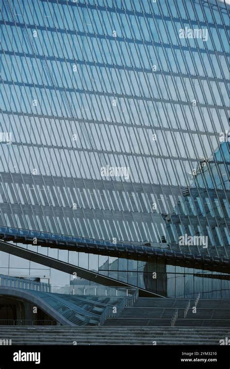 Showcasing Innovative Architectural Design Featuring Large Glass