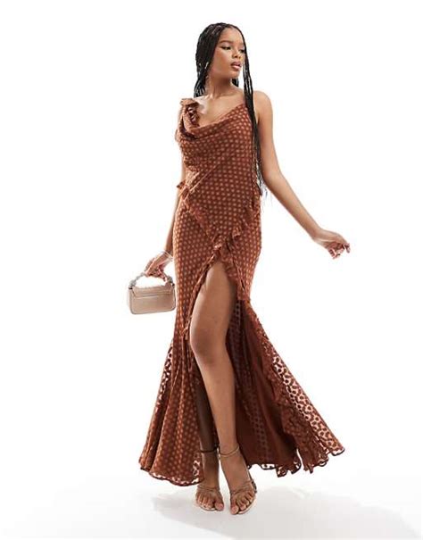 Asos Design Robe Longue Coupée En Biais à Col Bénitier Avec Volants