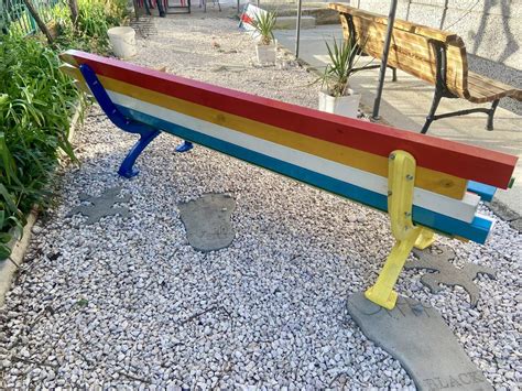 Градинска пейка Мебели за градината Хасково Пейка тип моливи краката са Чугунени пясък