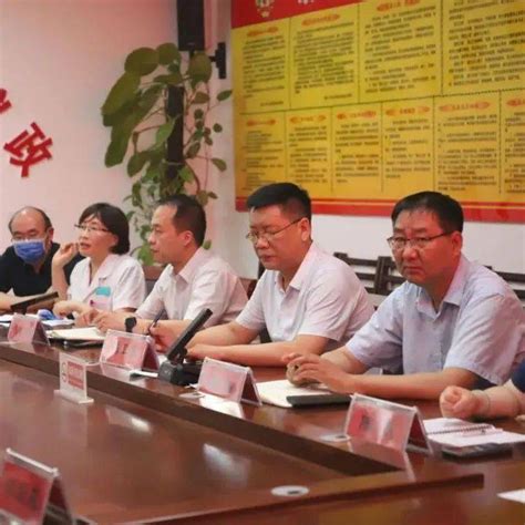 睢阳区委组织部组织卫生领域拔尖人才在商丘市第四人民医院召开座谈会工作专业技术