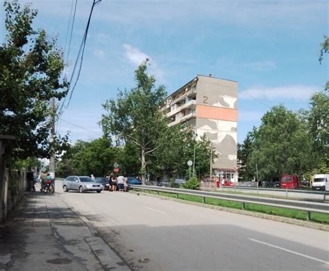 За закуска Две коли се натресоха на кръстовище в Монтана снимки