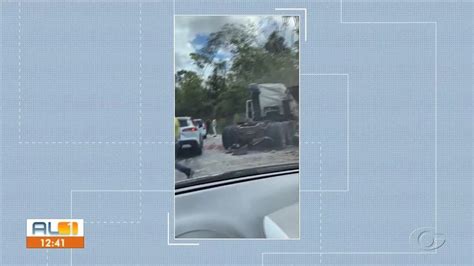 Vídeo Uma Pessoa Morreu Em Acidente Com Duas Carretas Na Al 105