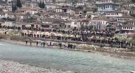 Dita E Dritës Dhe Ujit Të Bekuar Të Rinjtë Në Disa Qytete Të Vendit