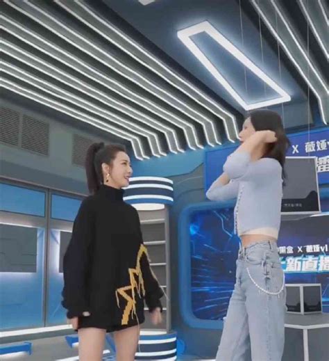 刘雯穿露腰装量腿，身高178腿长116，长腿特效都不敢这么拉