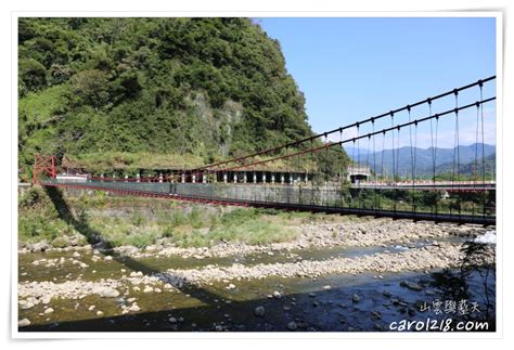 苗栗公館 台灣油礦陳列館and出磺坑吊橋~好玩的互動設施穿越古今，探索台灣石油的起源 山。雲與藍天