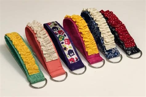 How To Make A Wristlet Keychain With Fabric