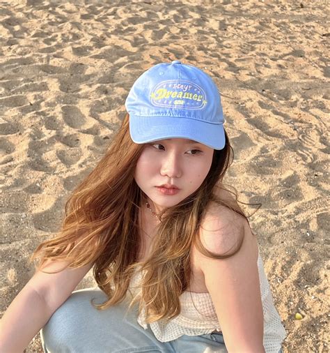 𝐠𝐥𝐢𝐭𝐭𝐞𝐫𝐱𝐦𝐚𝐭𝐭𝐞𝐫 ♡ On Twitter พาเพื่อนเอาเสื้อหมวกใหม่ไปถ่ายริมหาดทะเล