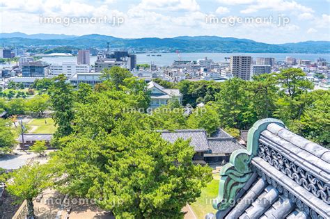 松江城 天守閣 から望む 松江市街 景色（島根県松江市）の写真素材 226480907 イメージマート