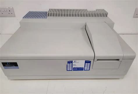 Perkin Elmer Uvvis Spectrometer Model Lambda 25 Part No L600000b