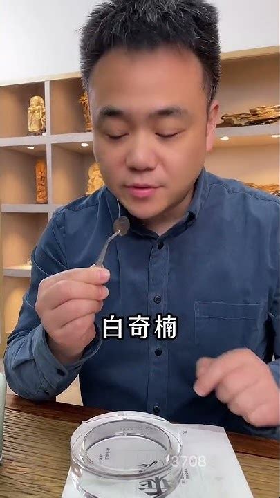 这样不到一克的奇楠小片片该怎么玩呢如果是你，你会直接上炉烧还是包金当吊坠不得不说，这块奇楠小片片的味道真好。生闻奇韵很明显。 喜欢沉香的朋友
