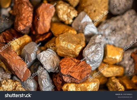 Zdjęcie Stockowe „lump Pure Gold Silver Copper Ore” 2367848821