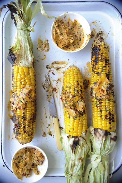 Rauchig Gegrillte Maiskolben Mit Chipotle Chili Und Limettenbutter