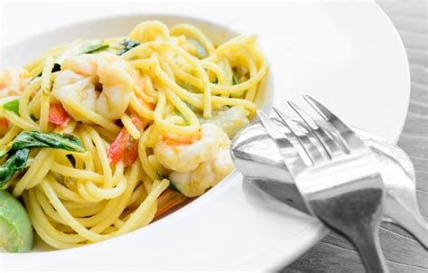 Spaghettis Aux Crevettes Et Curry Recette De Spaghettis Aux Crevettes Et Curry Marmiton