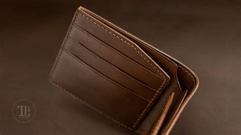 Мужской кошелек бифолд из кожи Buttero - YouTube