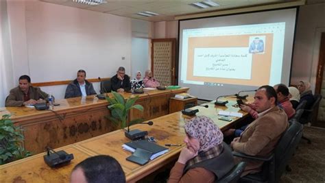 رئيس جامعة سوهاج يجتمع بعمداء الكليات المعتمدة