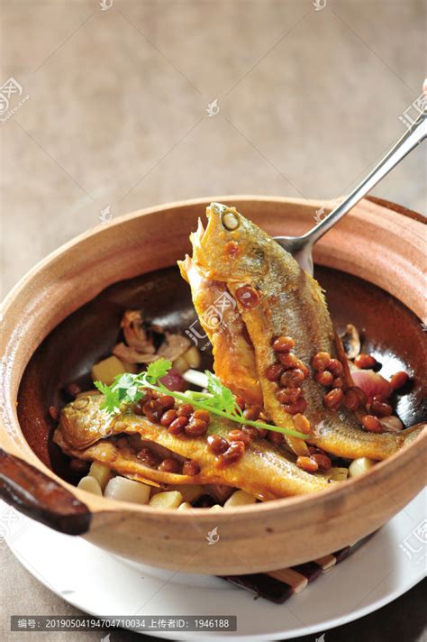 豆酱焗小黄鱼中国菜系食品餐饮摄影汇图网