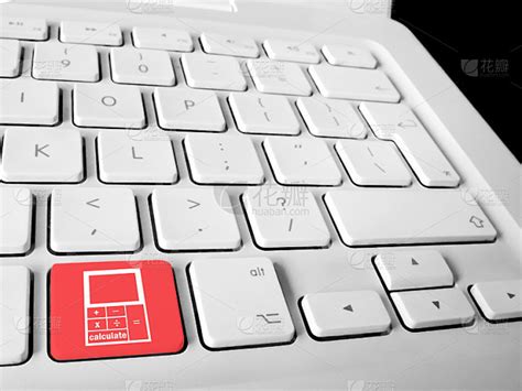 计算说明键在白色笔记本电脑键盘上