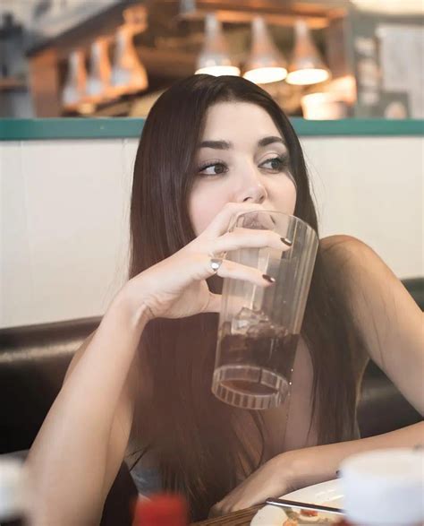 Hande Ercel So Beautiful Rhandeercelx