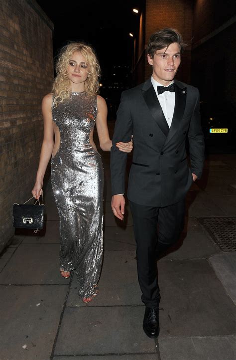 Pixie Lott Feetforum