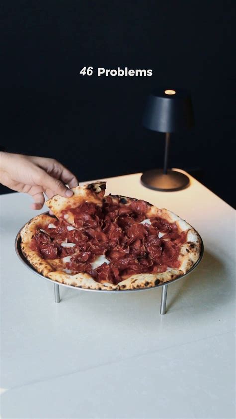 Al Khawaneej Walk ‎‎ألذّ تعاون لهذا الموسم وصلكم في الخوانيج ووك 🎄 ‎تسوّقوا حلوى موسم الأعياد