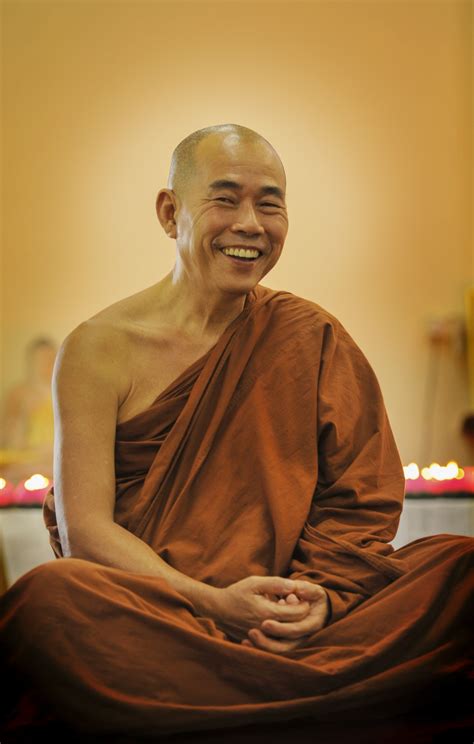 무료 이미지 남자 사람 초상화 좌석 수도사 불교의 직업 미소 장로 종교적인 미술 신전 주교 사진