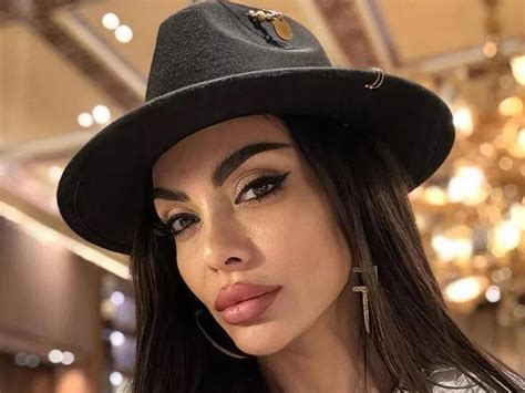 Лияна пръска сексапил от Малдивите снимки Звезди Woman Bg