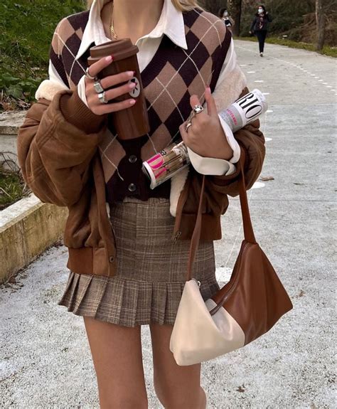 Sofia Coelho On Instagram Preppy Days 🐻” In 2022 Preppy Casual Outfits Fashion