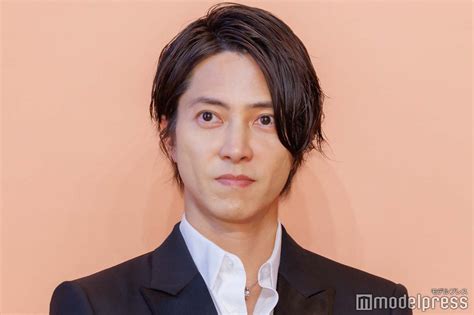画像413 山下智久、タンクトップから鍛えられた腕披露「甘いマスクからは考えられない筋肉」「ピースが控えめで可愛い」とファン悶絶