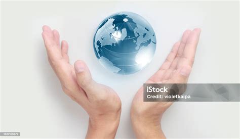 손에 유리 지구 에너지 절약 개념 Nasa에 의해 개념에 대한 스톡 사진 및 기타 이미지 개념 교육 구 Istock