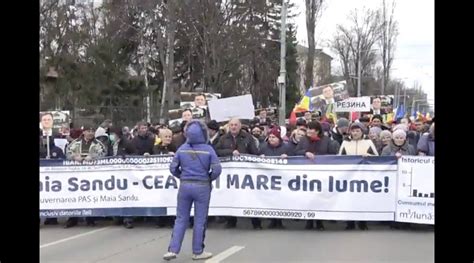 Десятки тысяч жителей Кишинёва снова вышли на антиправительственный митинг