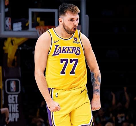 湖人官宣签下东契奇！球迷热议77号战袍交易后续独行侠1nba