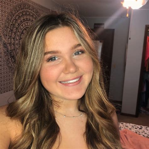 6 Hot Sexy Brionna Laube Bikini Pics