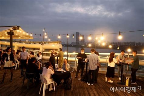 포토 한강서 열린 와인 축제 아시아경제