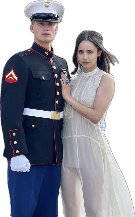 Purple Hearts Cassie And Luke Netflix Film 2022 Sofia Carson And